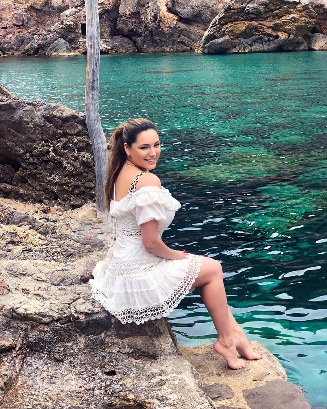 Kelly Brook - Height, Weight, Bio, Wiki, Age, Photo, Instagram ...