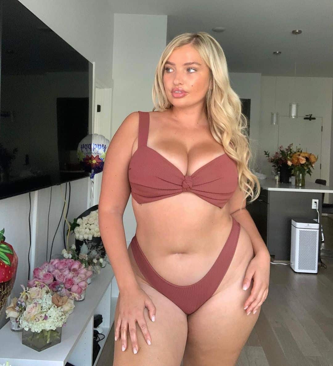 Sarina Nowak - Height, Weight, Bio, Wiki, Age, Photo, Instagram - Fashionwomentop